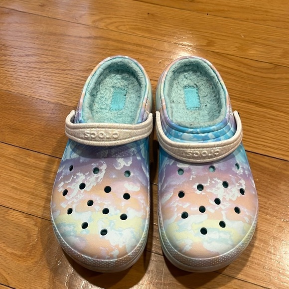 CROCS | Shoes | Crocs Girls Tie Dye Lined Clog Sandals Size J6 | Poshmark